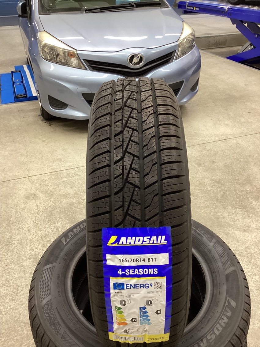 タイヤ市場の専売品】【LANDSAIL・ 4 SEASONS】をお取り付け【ヴィッツ】～｜バロータイヤ市場千音寺店｜タイヤ・スタッドレス ...